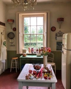 What is Cottagecore Aesthetic and How to Get the Look